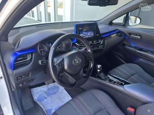 White Toyota C-HR 2017 in Vilnius, with an engine capacity of 1.80 L and mileage of 178 thousand km for 15450 €, photo 22 on AUTOMOTO.COM.LV
