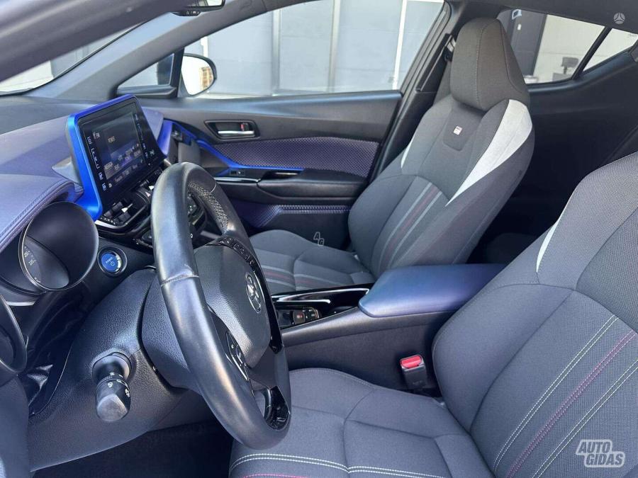 White Toyota C-HR 2017 in Vilnius, with an engine capacity of 1.80 L and mileage of 178 thousand km for 15450 €, photo 23 on AUTOMOTO.COM.LV