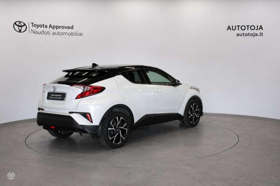 White Toyota C-HR 2017 in Kaunas, with an engine capacity of 1.20 L and mileage of 103 thousand km for 16900 €, photo 3 on AUTOMOTO.COM.LV
