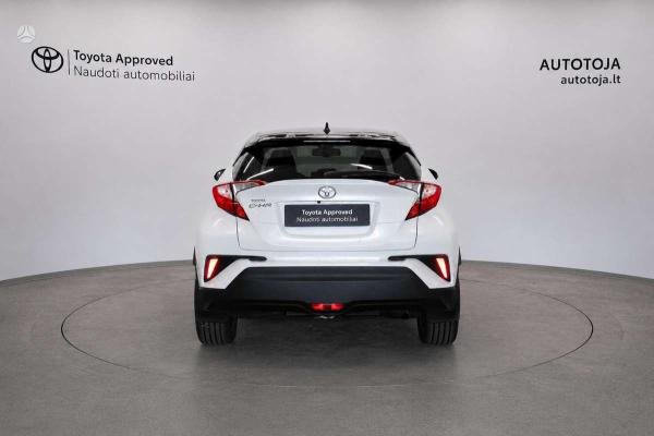 Белый Тойота C-HR 2017 в Каунас, объемом двигателя 1.20 л и пробегом 103 тыс. км за 16900 €, фото 4 на AUTOMOTO.COM.LV