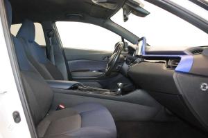 White Toyota C-HR 2017 in Kaunas, with an engine capacity of 1.20 L and mileage of 103 thousand km for 16900 €, photo 7 on AUTOMOTO.COM.LV