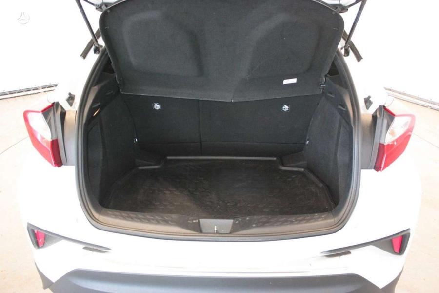 White Toyota C-HR 2017 in Kaunas, with an engine capacity of 1.20 L and mileage of 103 thousand km for 16900 €, photo 11 on AUTOMOTO.COM.LV