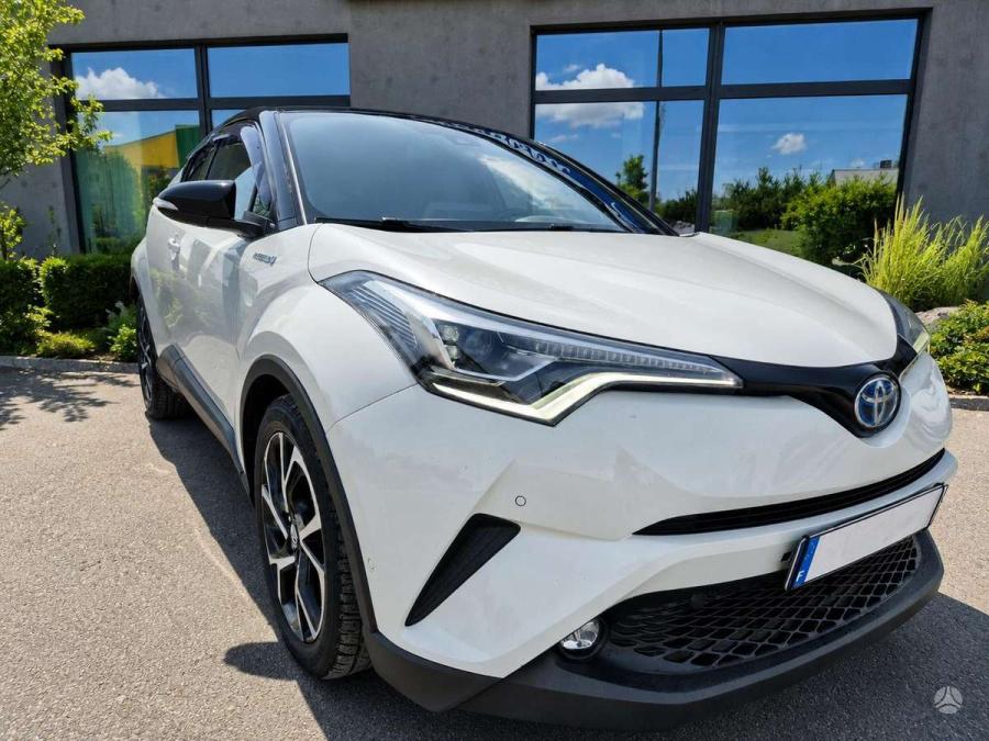 Balts Toyota C-HR 2017 Šilalė, ar dzinēja tilpumu 1.80 L un nobraukumu 176 tūkst. km par 10400 €, foto 3 vietnē AUTOMOTO.COM.LV