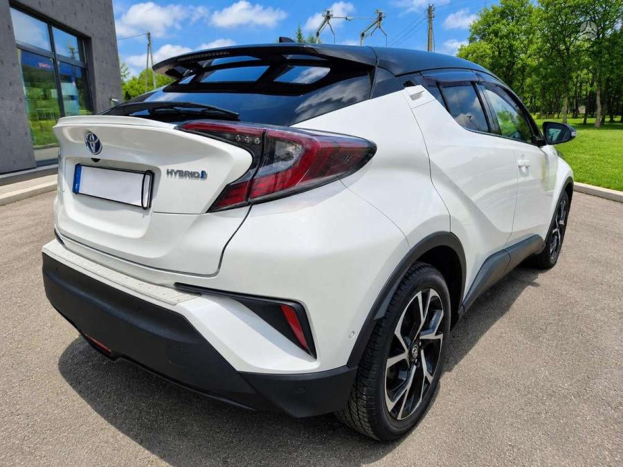 Balts Toyota C-HR 2017 Šilalė, ar dzinēja tilpumu 1.80 L un nobraukumu 176 tūkst. km par 10400 €, foto 4 vietnē AUTOMOTO.COM.LV