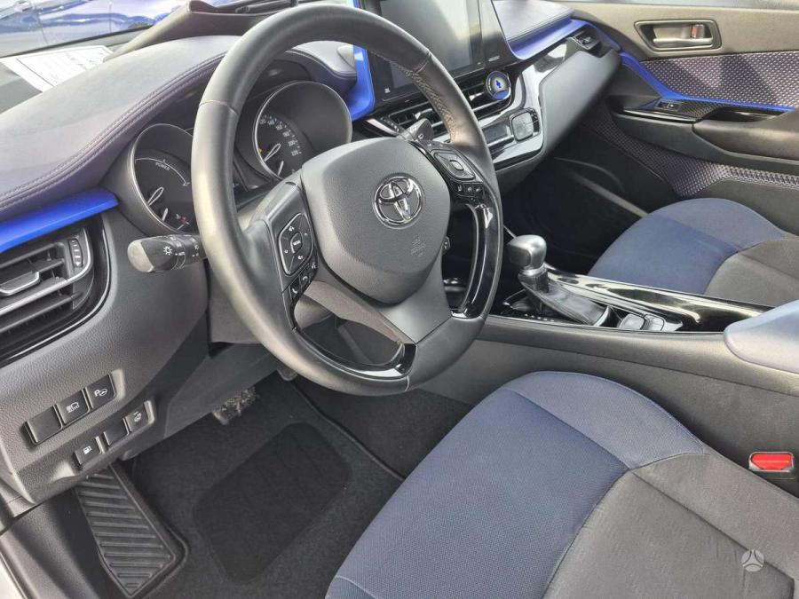 Balts Toyota C-HR 2017 Šilalė, ar dzinēja tilpumu 1.80 L un nobraukumu 176 tūkst. km par 10400 €, foto 6 vietnē AUTOMOTO.COM.LV