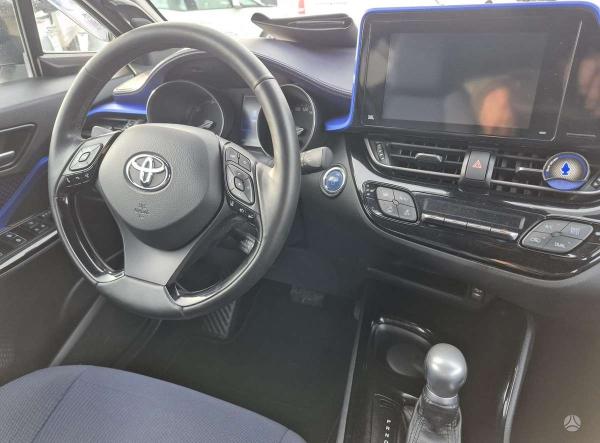 White Toyota C-HR 2017 in Silale, with an engine capacity of 1.80 L and mileage of 176 thousand km for 10400 €, photo 6 on AUTOMOTO.COM.LV