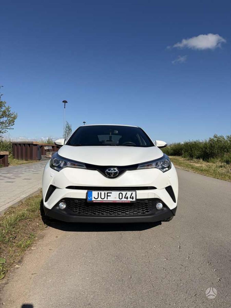 Белый Тойота C-HR 2017 в Клайпеда, объемом двигателя 1.20 л и пробегом 93 тыс. км за 16900 €, фото 4 на AUTOMOTO.COM.LV