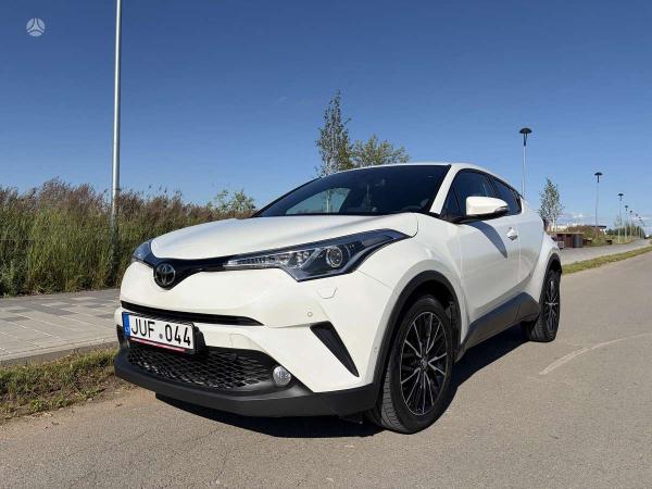 White Toyota C-HR 2017 in Klaipeda, with an engine capacity of 1.20 L and mileage of 93 thousand km for 16900 €, photo 4 on AUTOMOTO.COM.LV