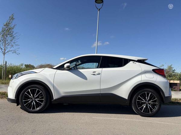 White Toyota C-HR 2017 in Klaipeda, with an engine capacity of 1.20 L and mileage of 93 thousand km for 16900 €, photo 5 on AUTOMOTO.COM.LV