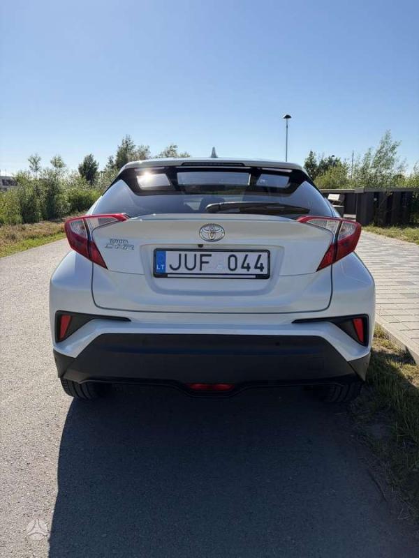 White Toyota C-HR 2017 in Klaipeda, with an engine capacity of 1.20 L and mileage of 93 thousand km for 16900 €, photo 8 on AUTOMOTO.COM.LV