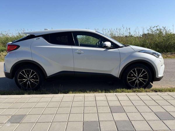 White Toyota C-HR 2017 in Klaipeda, with an engine capacity of 1.20 L and mileage of 93 thousand km for 16900 €, photo 9 on AUTOMOTO.COM.LV