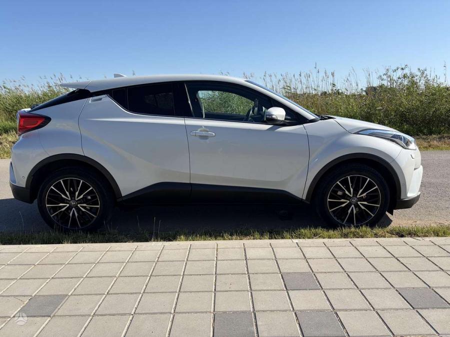 Белый Тойота C-HR 2017 в Клайпеда, объемом двигателя 1.20 л и пробегом 93 тыс. км за 16900 €, фото 10 на AUTOMOTO.COM.LV
