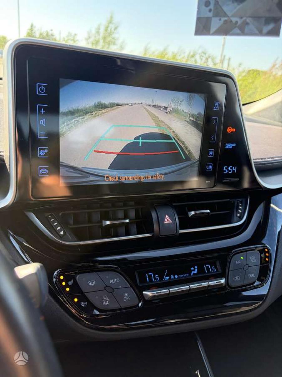 Белый Тойота C-HR 2017 в Клайпеда, объемом двигателя 1.20 л и пробегом 93 тыс. км за 16900 €, фото 18 на AUTOMOTO.COM.LV