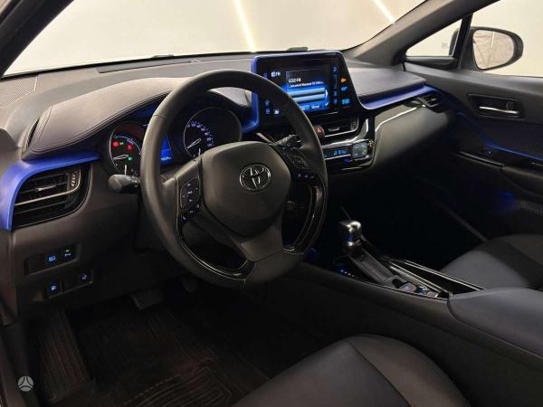 White Toyota C-HR 2017 in Marijampole, with an engine capacity of 1.80 L and mileage of 160 thousand km for 15950 €, photo 2 on AUTOMOTO.COM.LV