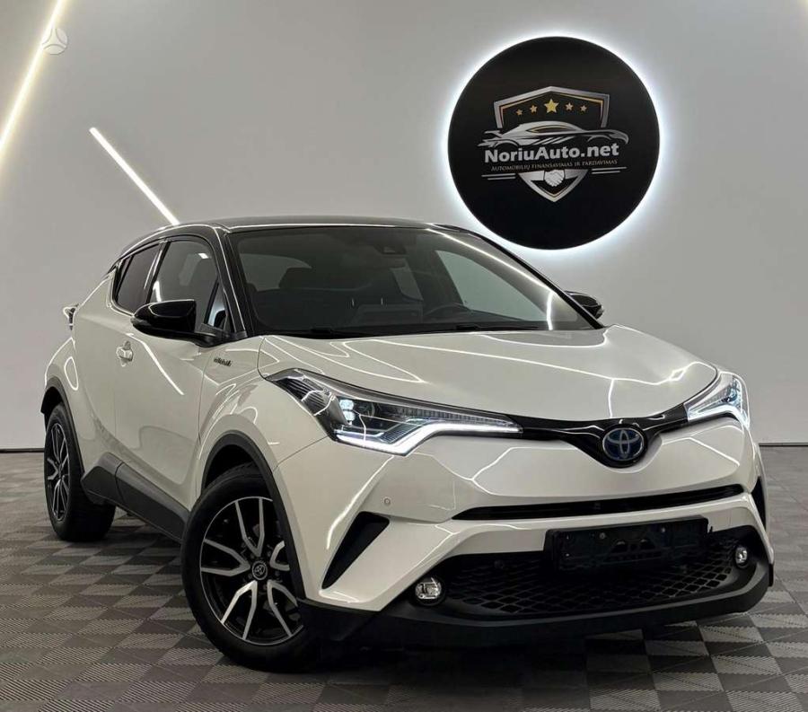 White Toyota C-HR 2017 in Marijampole, with an engine capacity of 1.80 L and mileage of 160 thousand km for 15950 €, photo 1 on AUTOMOTO.COM.LV