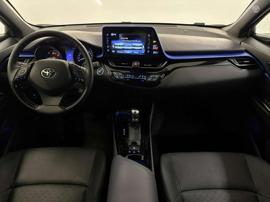 White Toyota C-HR 2017 in Marijampole, with an engine capacity of 1.80 L and mileage of 160 thousand km for 15950 €, photo 6 on AUTOMOTO.COM.LV