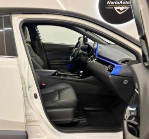 White Toyota C-HR 2017 in Marijampole, with an engine capacity of 1.80 L and mileage of 160 thousand km for 15950 €, photo 9 on AUTOMOTO.COM.LV