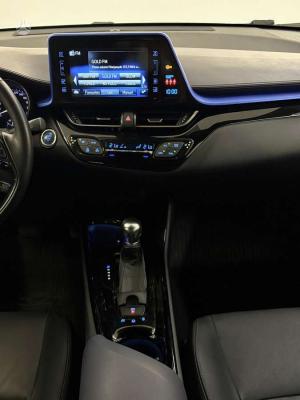 White Toyota C-HR 2017 in Marijampole, with an engine capacity of 1.80 L and mileage of 160 thousand km for 15950 €, photo 11 on AUTOMOTO.COM.LV
