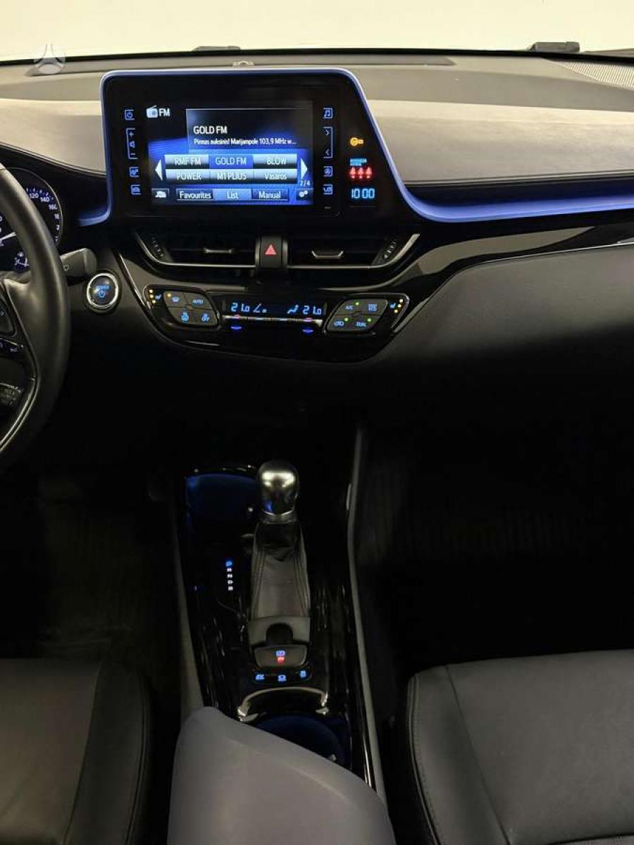 White Toyota C-HR 2017 in Marijampole, with an engine capacity of 1.80 L and mileage of 160 thousand km for 15950 €, photo 11 on AUTOMOTO.COM.LV