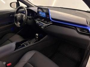 White Toyota C-HR 2017 in Marijampole, with an engine capacity of 1.80 L and mileage of 160 thousand km for 15950 €, photo 12 on AUTOMOTO.COM.LV