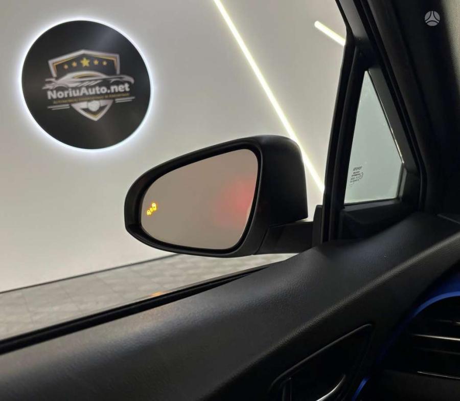 White Toyota C-HR 2017 in Marijampole, with an engine capacity of 1.80 L and mileage of 160 thousand km for 15950 €, photo 14 on AUTOMOTO.COM.LV