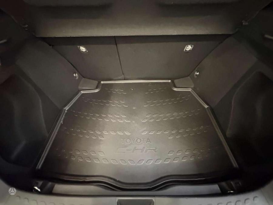 White Toyota C-HR 2017 in Marijampole, with an engine capacity of 1.80 L and mileage of 160 thousand km for 15950 €, photo 21 on AUTOMOTO.COM.LV