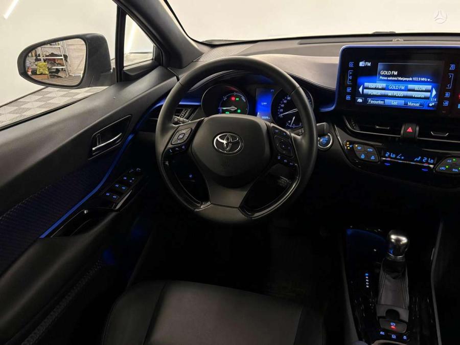 White Toyota C-HR 2017 in Marijampole, with an engine capacity of 1.80 L and mileage of 160 thousand km for 15950 €, photo 22 on AUTOMOTO.COM.LV
