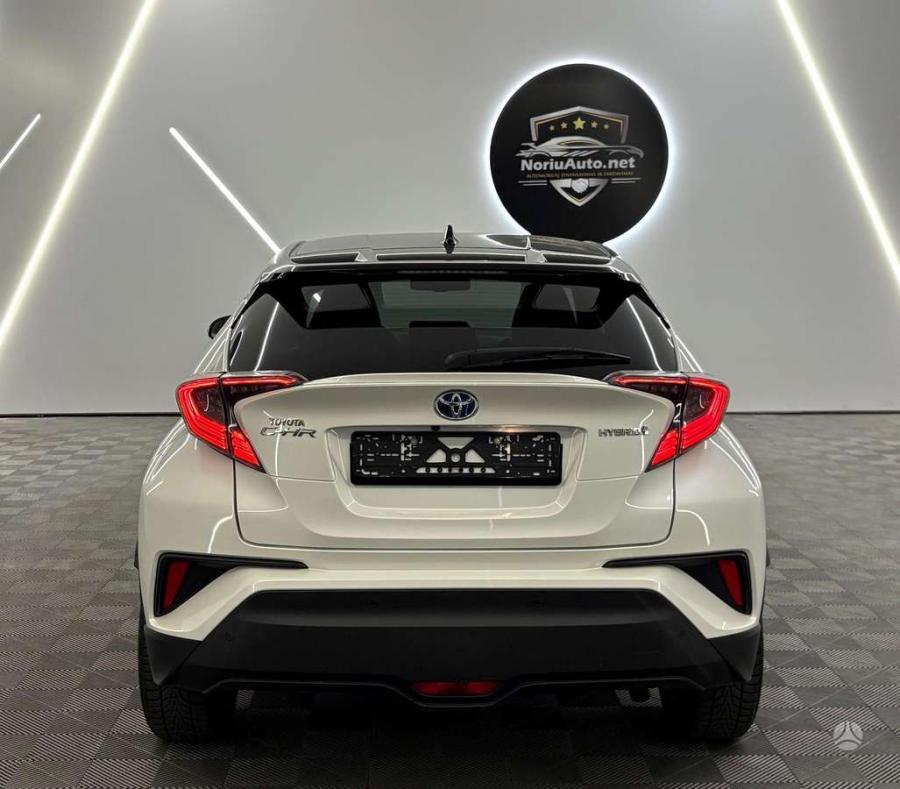 White Toyota C-HR 2017 in Marijampole, with an engine capacity of 1.80 L and mileage of 160 thousand km for 15950 €, photo 28 on AUTOMOTO.COM.LV