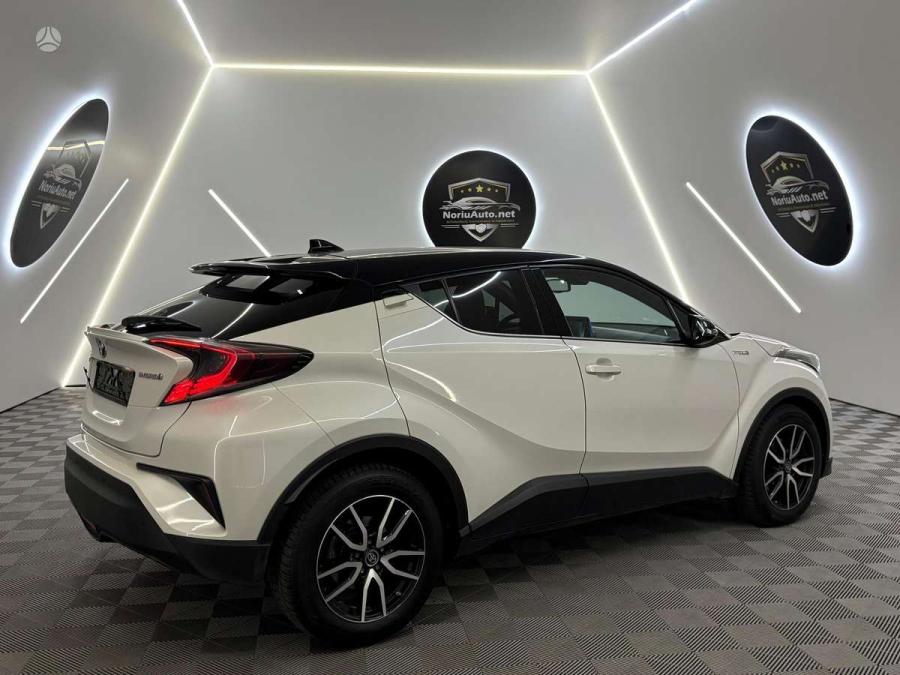 White Toyota C-HR 2017 in Marijampole, with an engine capacity of 1.80 L and mileage of 160 thousand km for 15950 €, photo 29 on AUTOMOTO.COM.LV