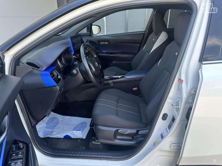 Balts Toyota C-HR 2017 Viļņa, ar dzinēja tilpumu 1.80 L un nobraukumu 178 tūkst. km par 14950 €, foto 20 vietnē AUTOMOTO.COM.LV
