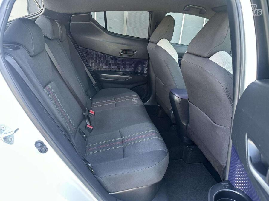 Balts Toyota C-HR 2017 Viļņa, ar dzinēja tilpumu 1.80 L un nobraukumu 178 tūkst. km par 14950 €, foto 35 vietnē AUTOMOTO.COM.LV