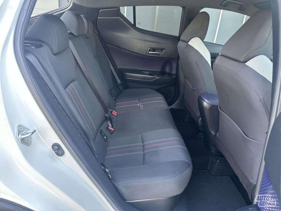 Balts Toyota C-HR 2017 Viļņa, ar dzinēja tilpumu 1.80 L un nobraukumu 178 tūkst. km par 14950 €, foto 37 vietnē AUTOMOTO.COM.LV