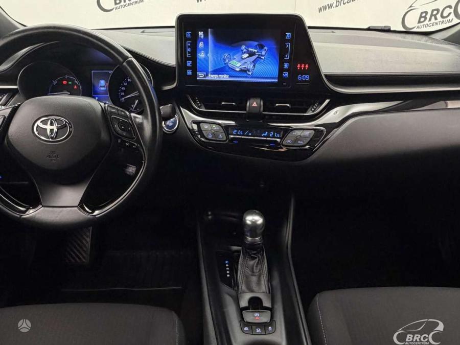 Белый Тойота C-HR 2017 в Вильнюс, объемом двигателя 1.80 л и пробегом 141 тыс. км за 13900 €, фото 16 на AUTOMOTO.COM.LV