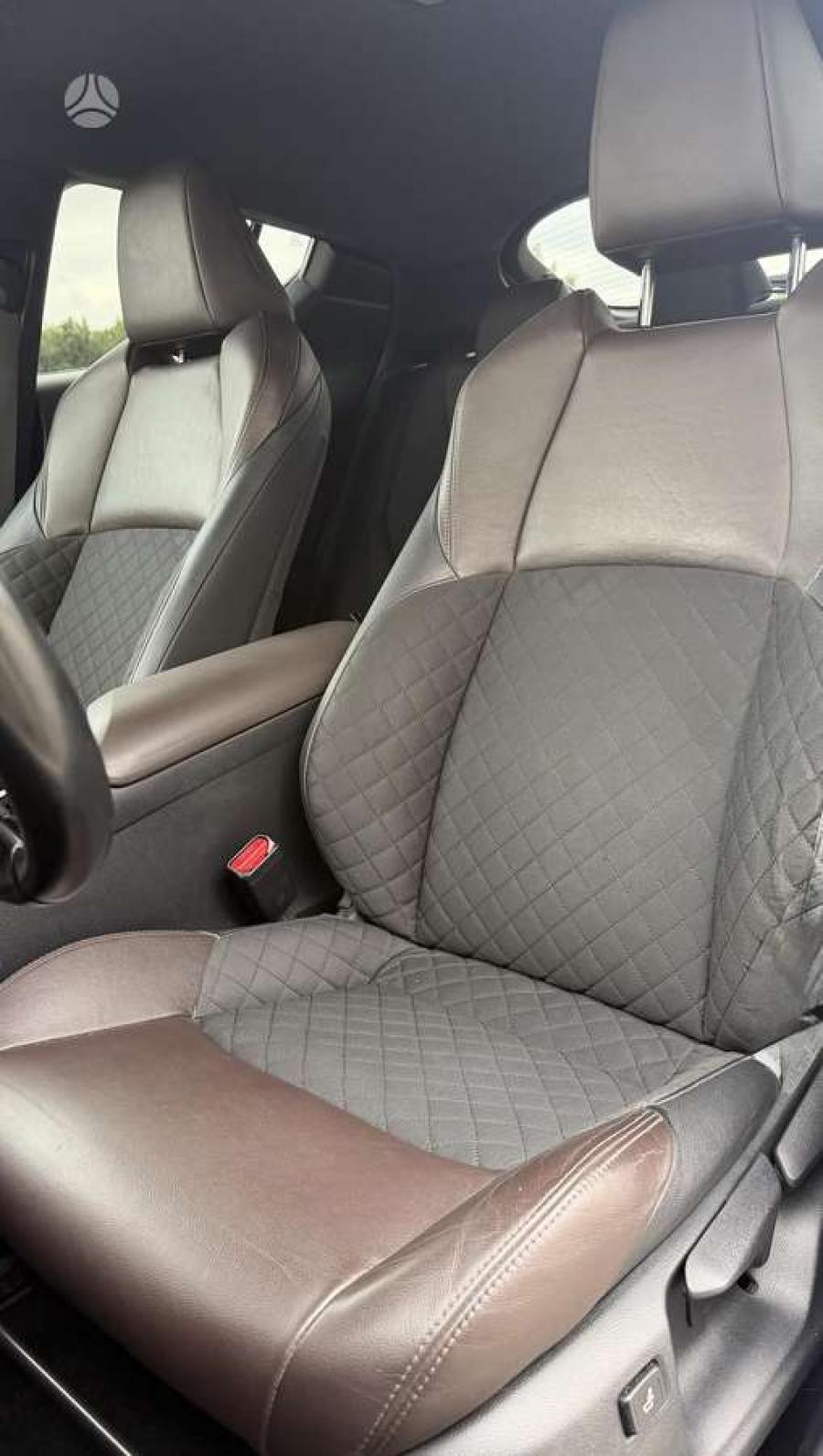 White Toyota C-HR 2017 in Taurage, with an engine capacity of 1.80 L and mileage of 172 thousand km for 14300 €, photo 35 on AUTOMOTO.COM.LV