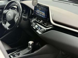 White Toyota C-HR 2017 in Taurage, with an engine capacity of 1.80 L and mileage of 172 thousand km for 14300 €, photo 51 on AUTOMOTO.COM.LV