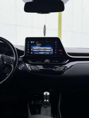 White Toyota C-HR 2017 in Taurage, with an engine capacity of 1.80 L and mileage of 172 thousand km for 14300 €, photo 58 on AUTOMOTO.COM.LV
