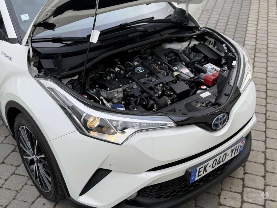 White Toyota C-HR 2017 in Taurage, with an engine capacity of 1.80 L and mileage of 172 thousand km for 14300 €, photo 80 on AUTOMOTO.COM.LV