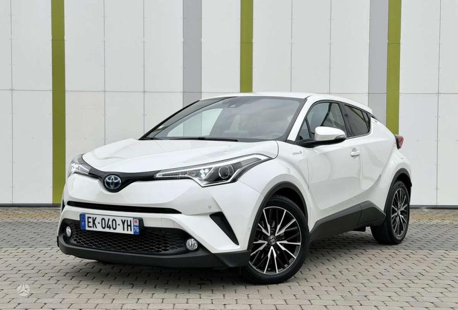 White Toyota C-HR 2017 in Taurage, with an engine capacity of 1.80 L and mileage of 172 thousand km for 14300 €, photo 1 on AUTOMOTO.COM.LV