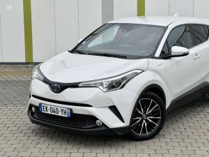 White Toyota C-HR 2017 in Taurage, with an engine capacity of 1.80 L and mileage of 172 thousand km for 14300 €, photo 3 on AUTOMOTO.COM.LV