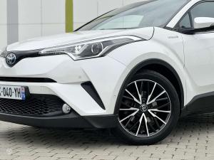 White Toyota C-HR 2017 in Taurage, with an engine capacity of 1.80 L and mileage of 172 thousand km for 14300 €, photo 10 on AUTOMOTO.COM.LV