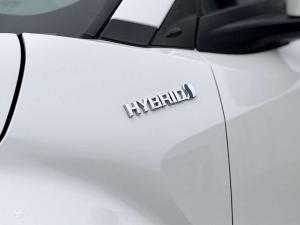 White Toyota C-HR 2017 in Taurage, with an engine capacity of 1.80 L and mileage of 172 thousand km for 14300 €, photo 13 on AUTOMOTO.COM.LV