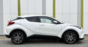 White Toyota C-HR 2017 in Taurage, with an engine capacity of 1.80 L and mileage of 172 thousand km for 14300 €, photo 14 on AUTOMOTO.COM.LV