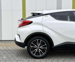 White Toyota C-HR 2017 in Taurage, with an engine capacity of 1.80 L and mileage of 172 thousand km for 14300 €, photo 15 on AUTOMOTO.COM.LV
