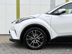White Toyota C-HR 2017 in Taurage, with an engine capacity of 1.80 L and mileage of 172 thousand km for 14300 €, photo 19 on AUTOMOTO.COM.LV
