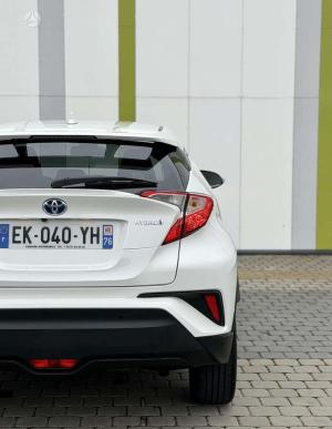 White Toyota C-HR 2017 in Taurage, with an engine capacity of 1.80 L and mileage of 172 thousand km for 14300 €, photo 25 on AUTOMOTO.COM.LV