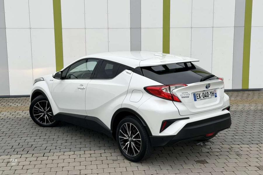 White Toyota C-HR 2017 in Taurage, with an engine capacity of 1.80 L and mileage of 172 thousand km for 14300 €, photo 26 on AUTOMOTO.COM.LV