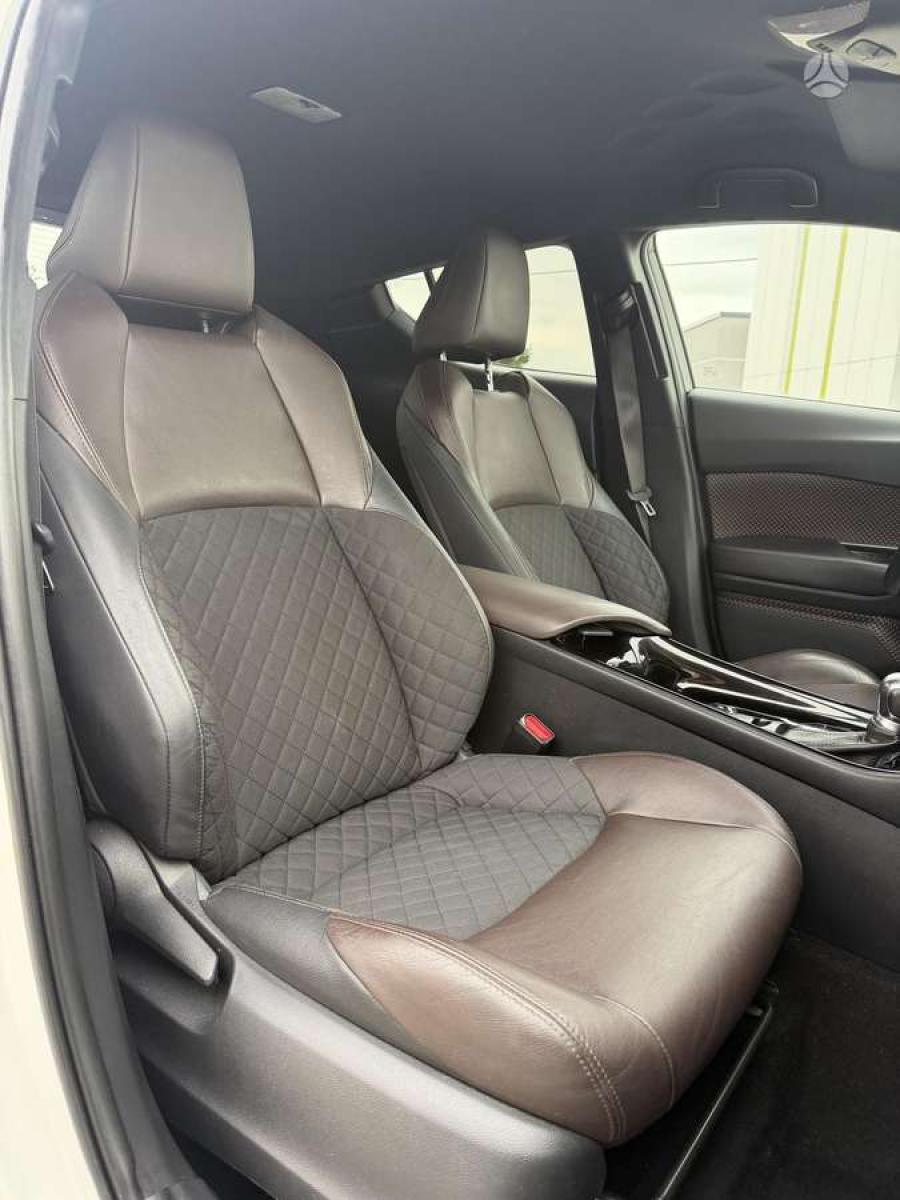 White Toyota C-HR 2017 in Taurage, with an engine capacity of 1.80 L and mileage of 172 thousand km for 14300 €, photo 38 on AUTOMOTO.COM.LV
