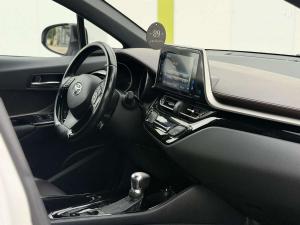 White Toyota C-HR 2017 in Taurage, with an engine capacity of 1.80 L and mileage of 172 thousand km for 14300 €, photo 50 on AUTOMOTO.COM.LV