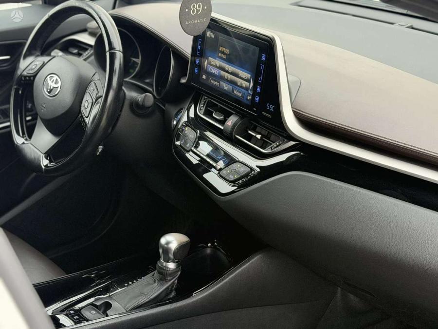 White Toyota C-HR 2017 in Taurage, with an engine capacity of 1.80 L and mileage of 172 thousand km for 14300 €, photo 52 on AUTOMOTO.COM.LV