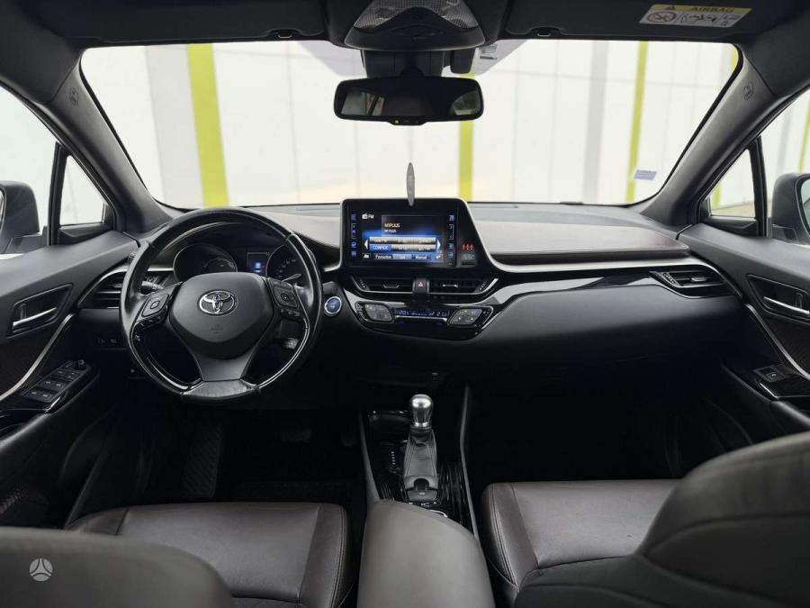 White Toyota C-HR 2017 in Taurage, with an engine capacity of 1.80 L and mileage of 172 thousand km for 14300 €, photo 54 on AUTOMOTO.COM.LV